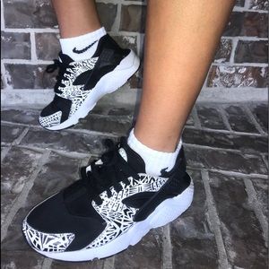Nike | Shoes | Nike Huaraches Black And White Print | Poshmark